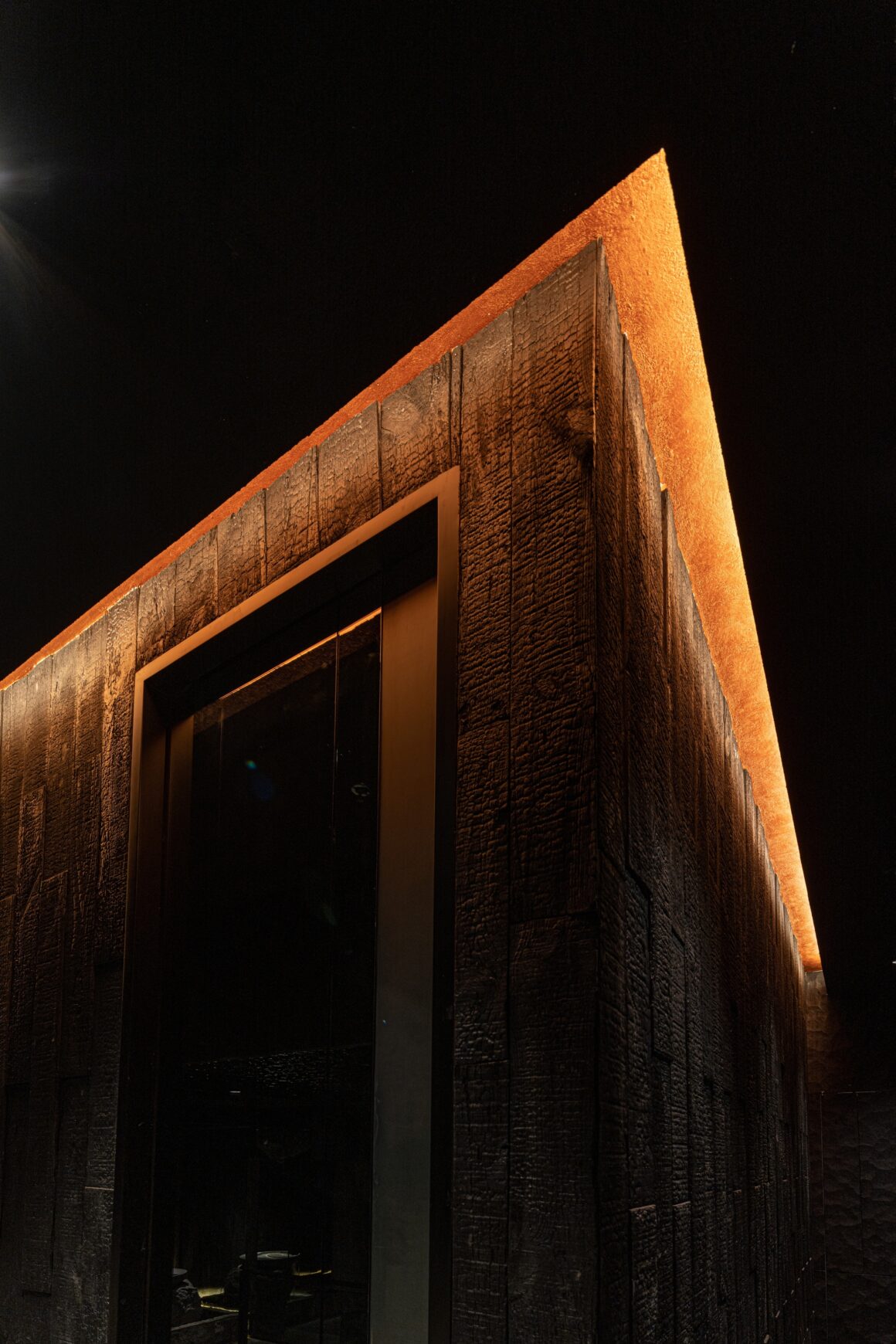 In the Hue of Heat: IronPlate’s Award-Winning Lighting Design - D5 MAG ...