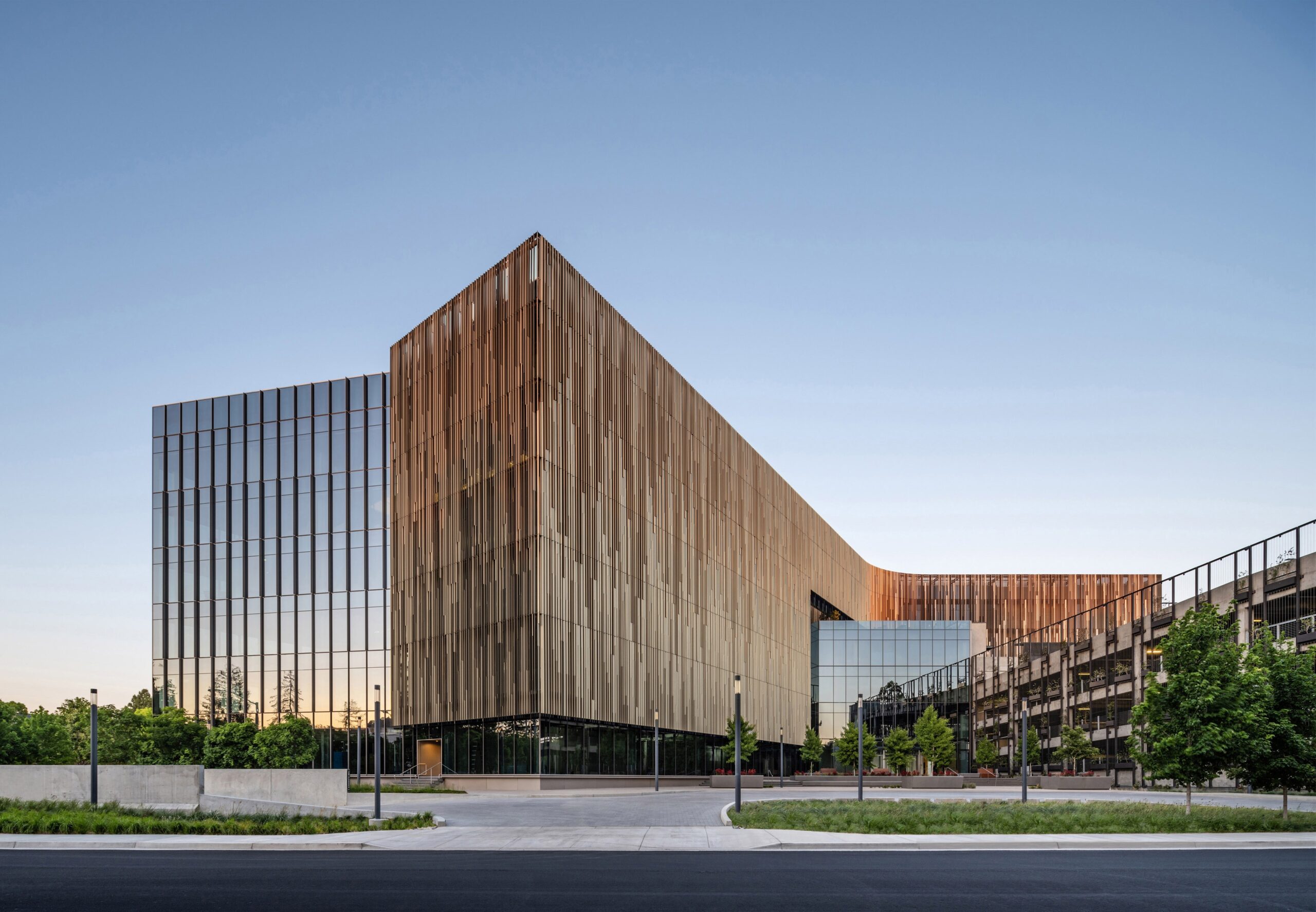 Captivating Silicon Valley Office Tower Rakes in Global Design ...