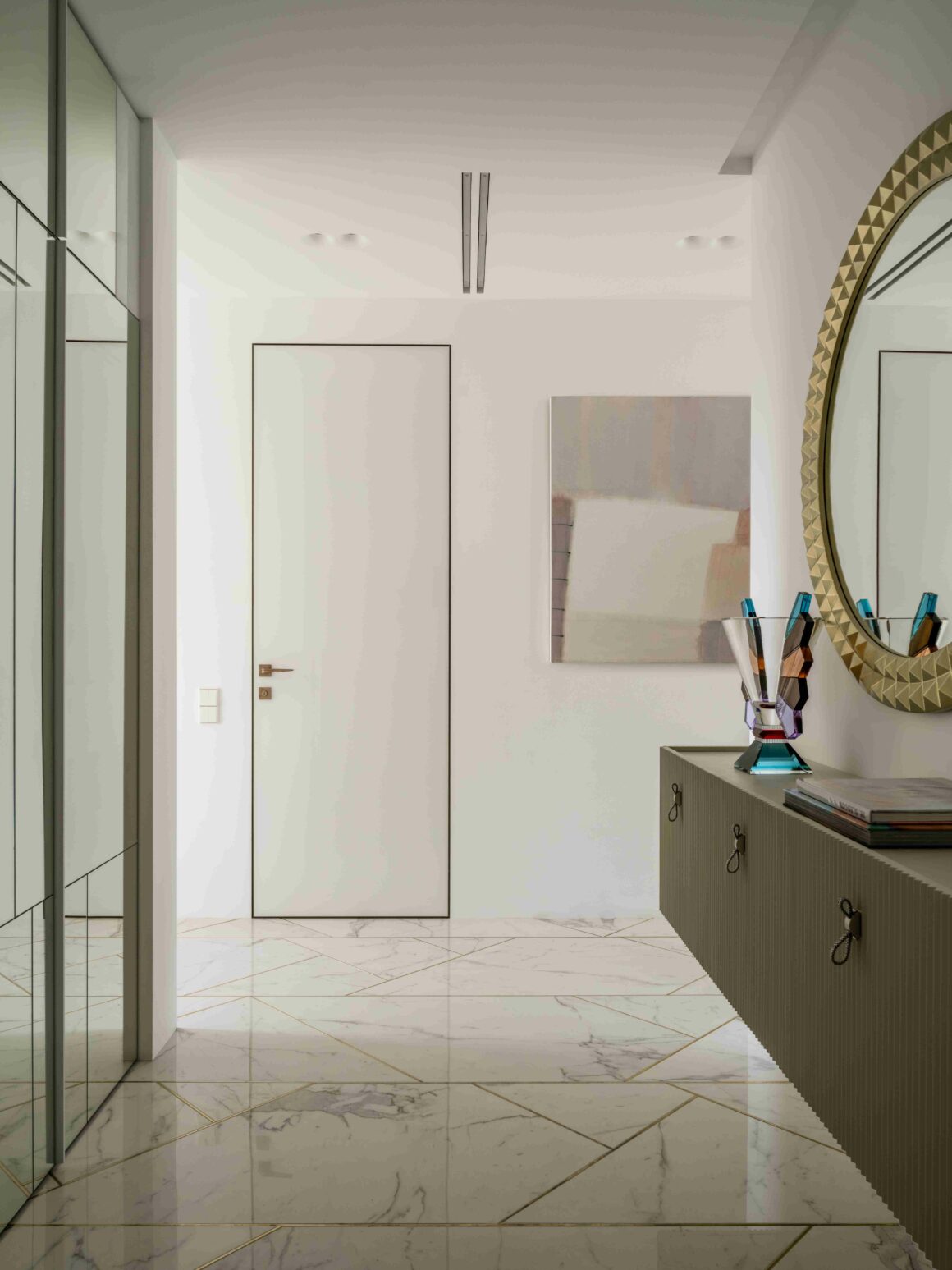 A Moscow Apartment: Luminous, Glossy White, and a Lot of Marble - D5 ...