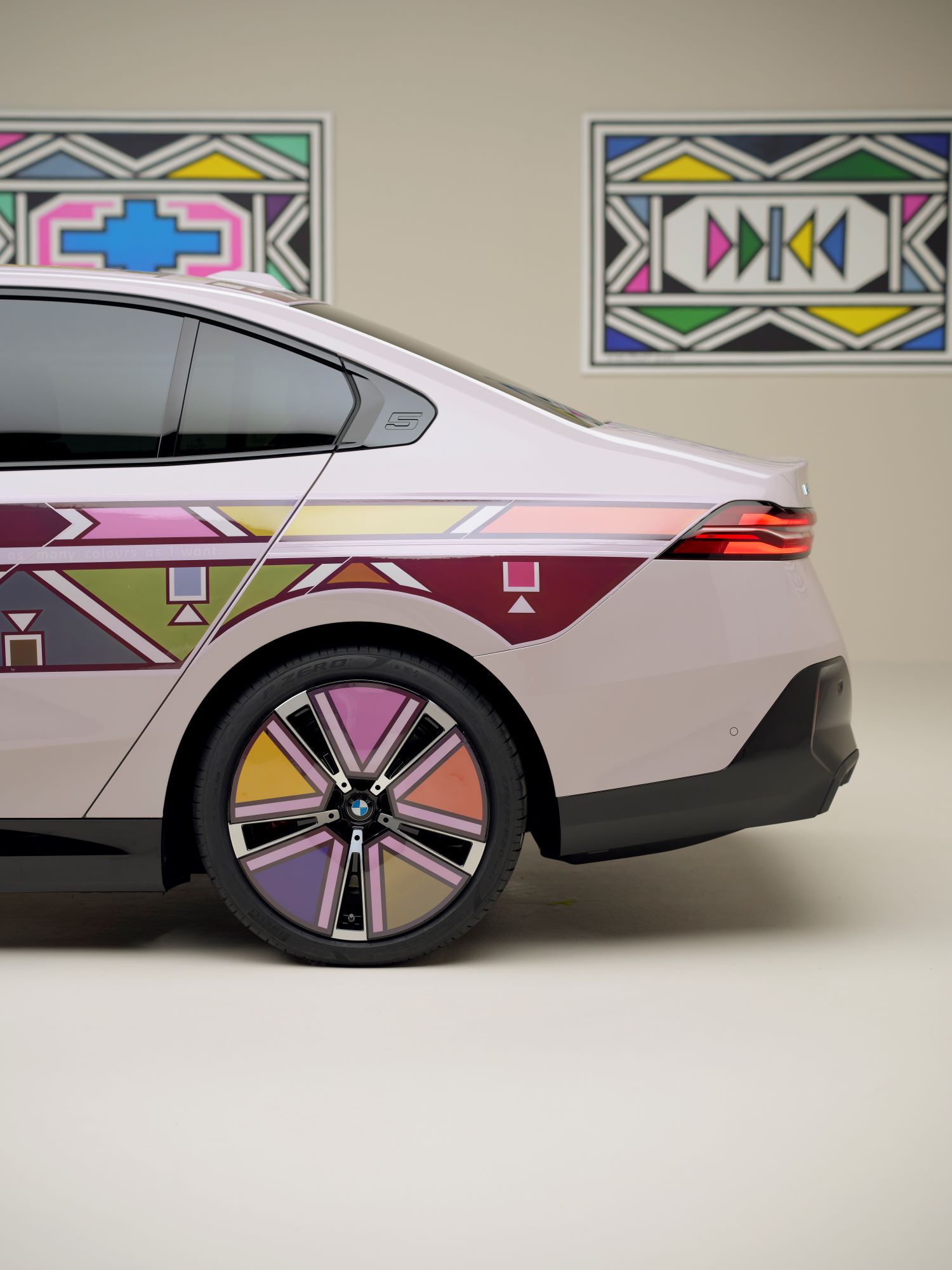 The BMW i5 Flow NOSTOKANA Unveils the Future of Automotive Chameleon ...