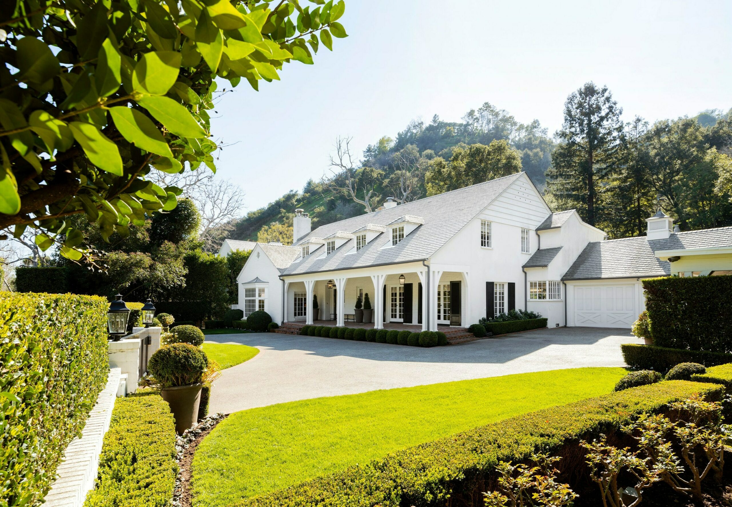 Inside the Luxurious Homes of Hollywood Icons - D5 MAG – Design Magazine