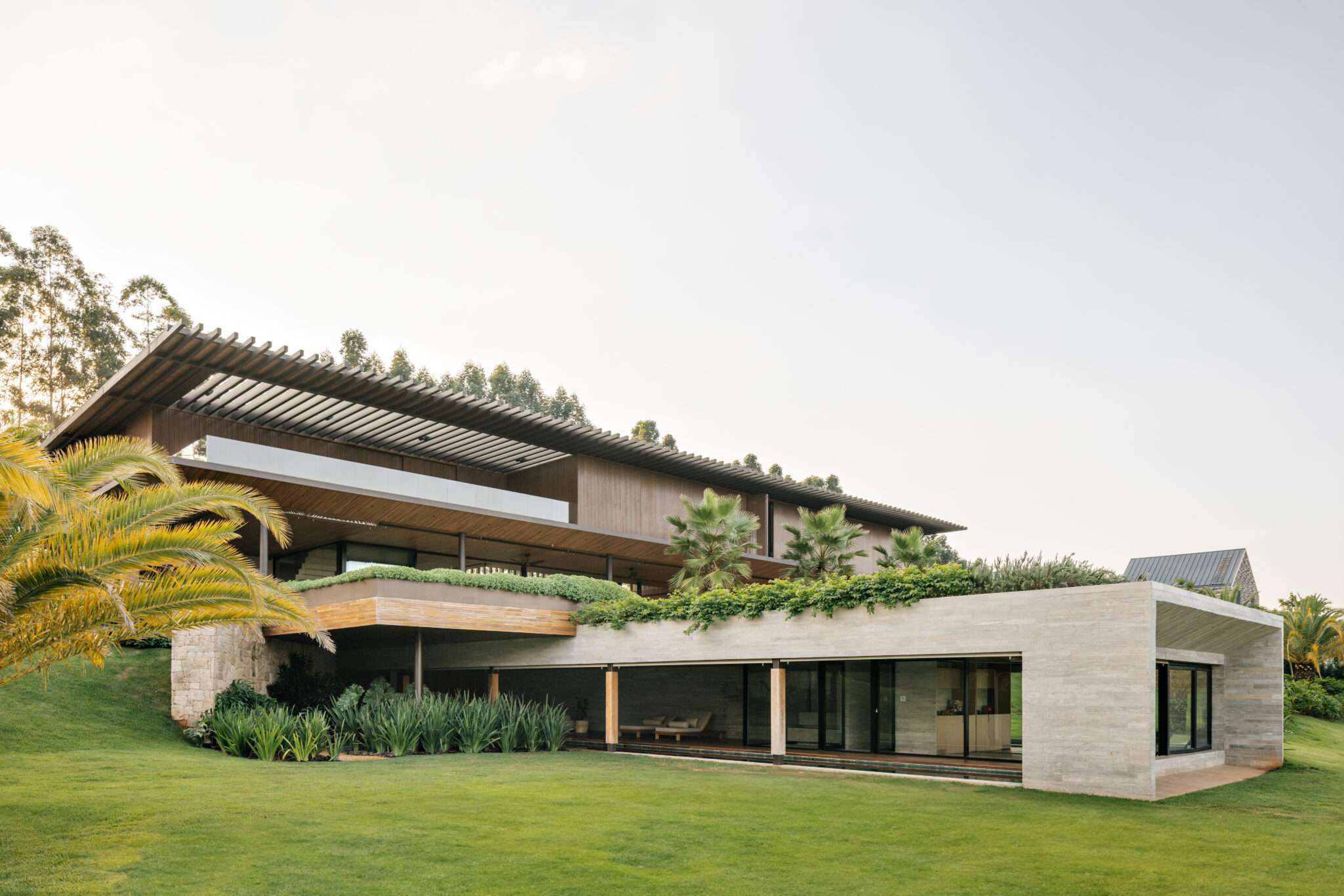 Valência House in the Countryside of São Paulo Preserves Brazilian ...