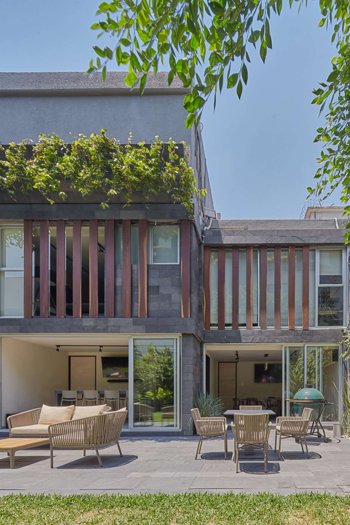 From 1950s Abandoned House to Sleek Modern Law Firm Office - D5 MAG ...
