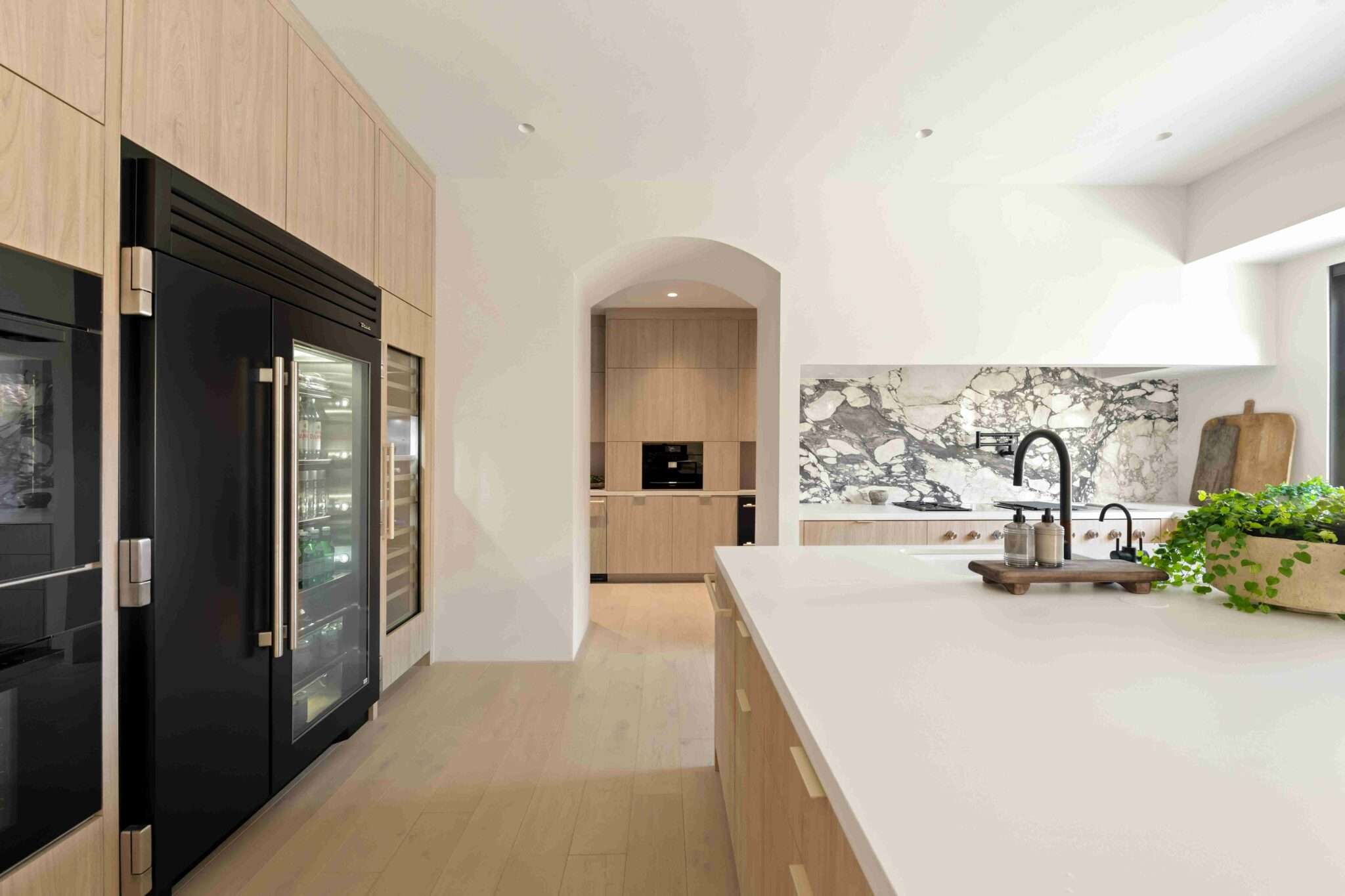 Inside the Chic Overhaul of a Classic Kitchen for Maximum Space and ...
