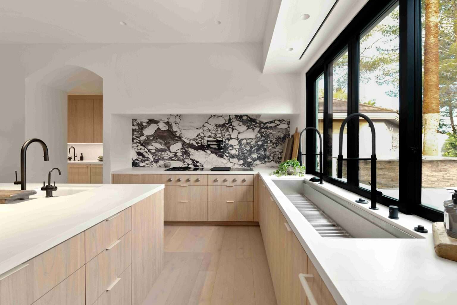 Inside the Chic Overhaul of a Classic Kitchen for Maximum Space and ...