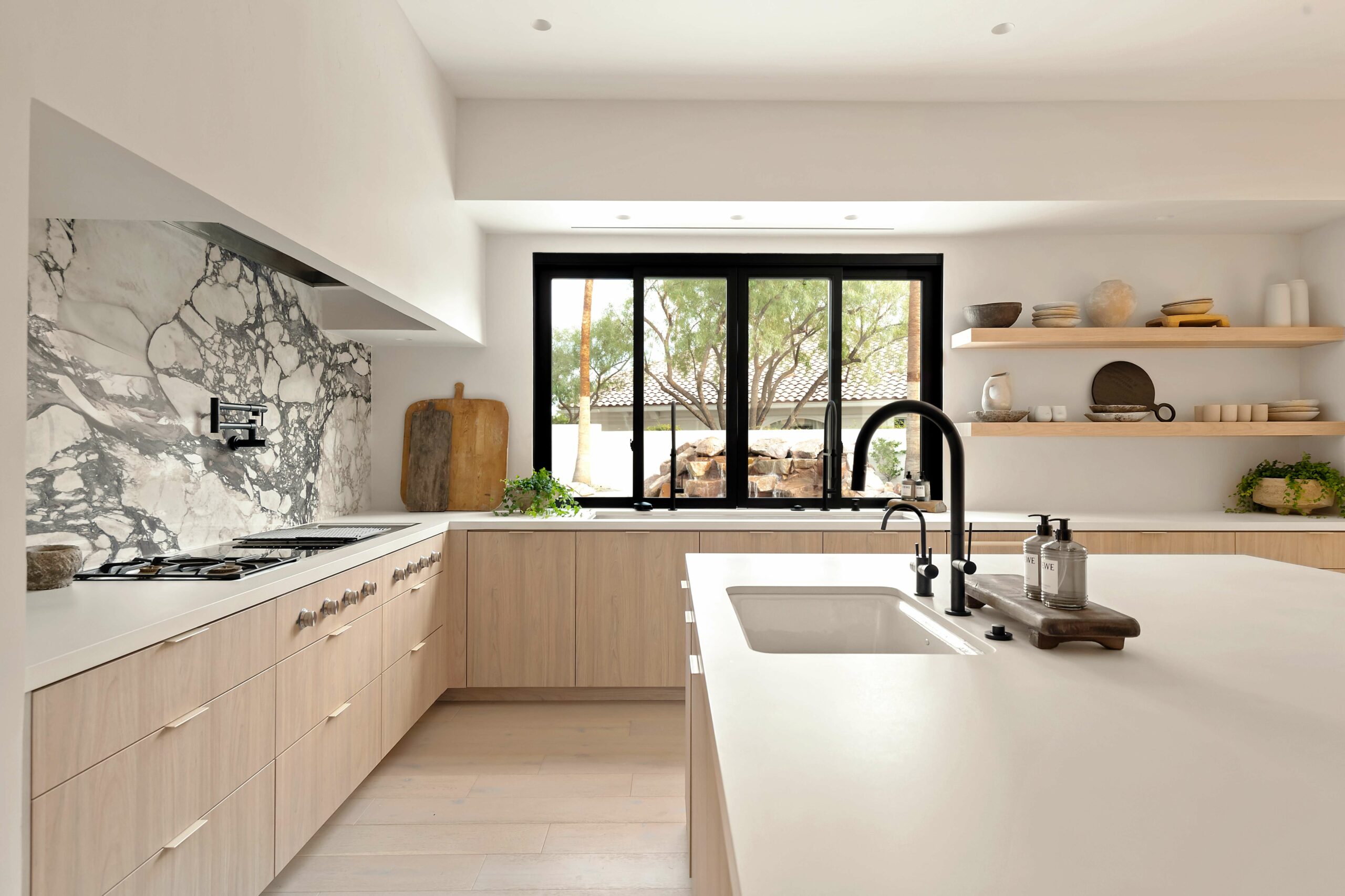 Inside the Chic Overhaul of a Classic Kitchen for Maximum Space and ...