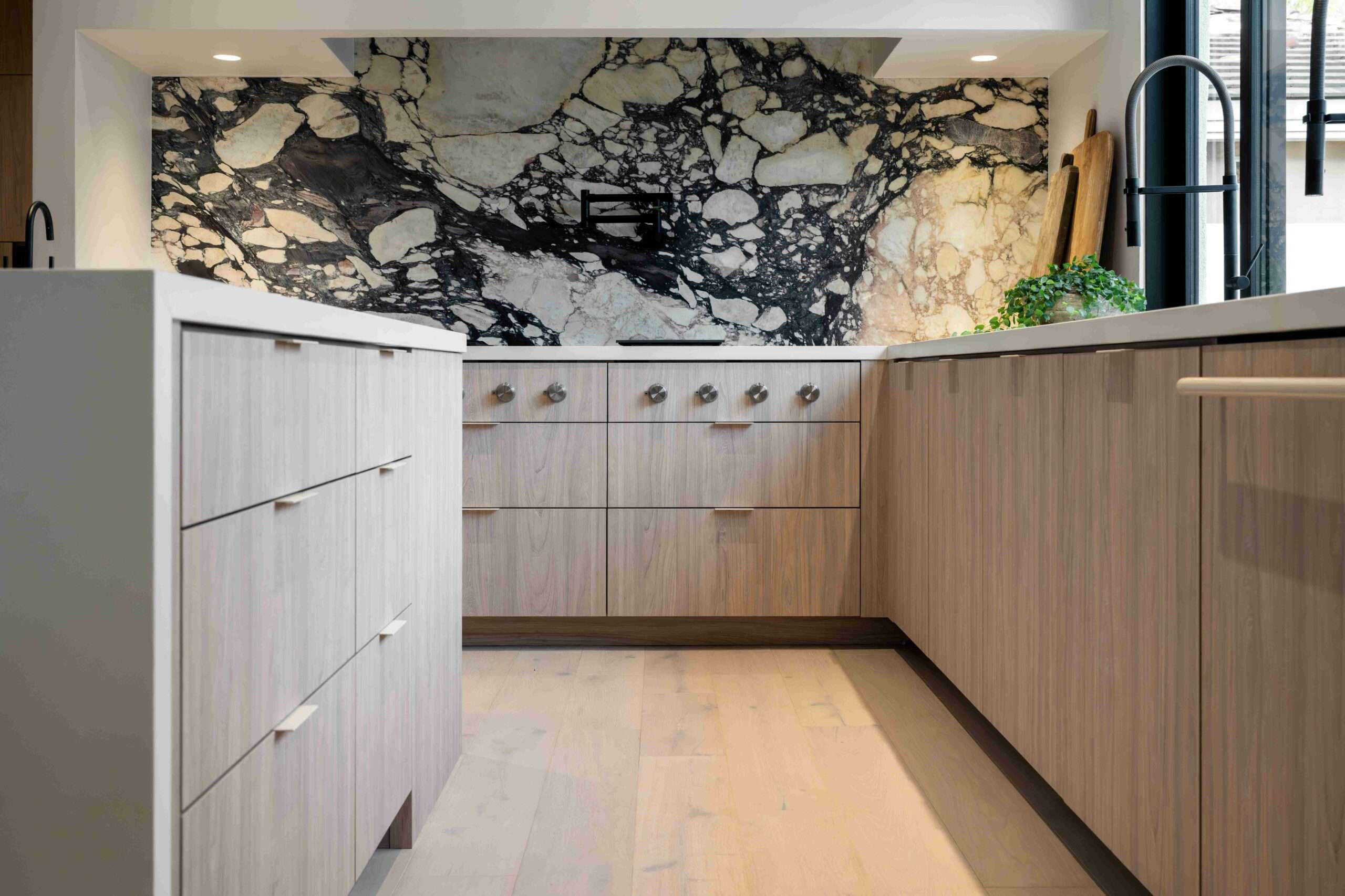 Inside the Chic Overhaul of a Classic Kitchen for Maximum Space and ...