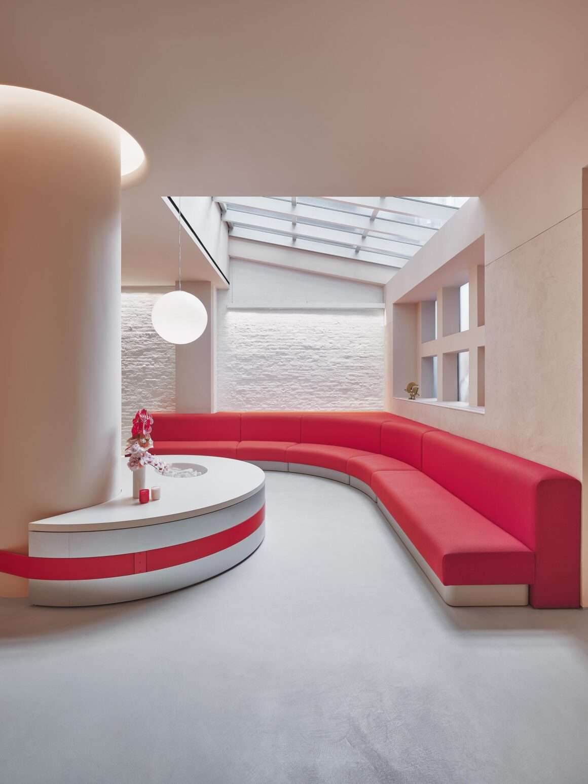 Glossier’s NYC Store Gets a Subway-Inspired Glow Up - D5 MAG – Design ...