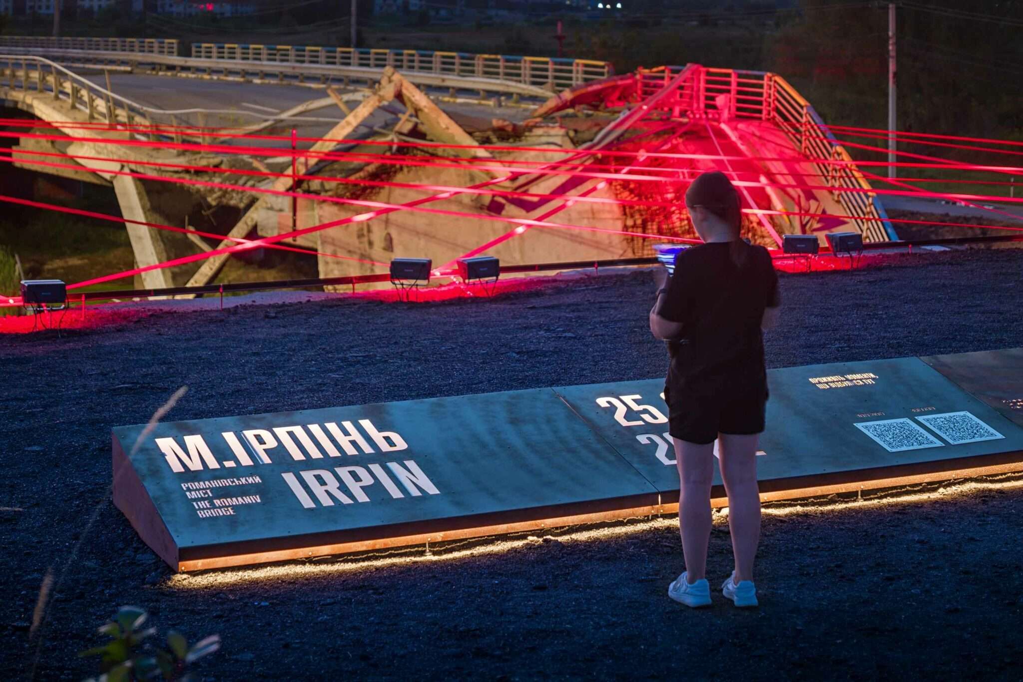 Design Transforms a Broken Bridge into a New Memorial for Ukrainian ...