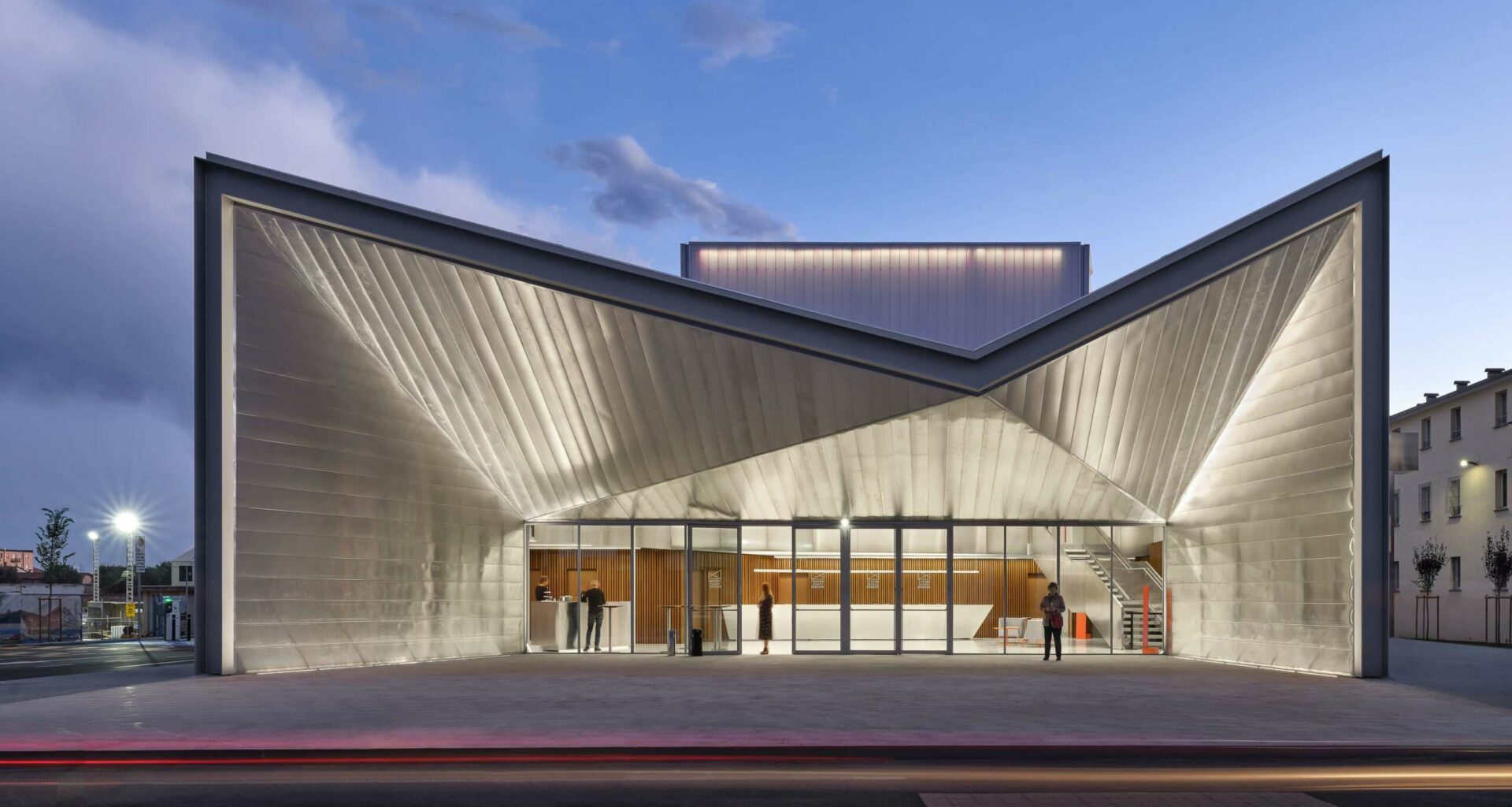 A Milanese School-Turned-Factory Graduates into a Bold New Office - D5 ...