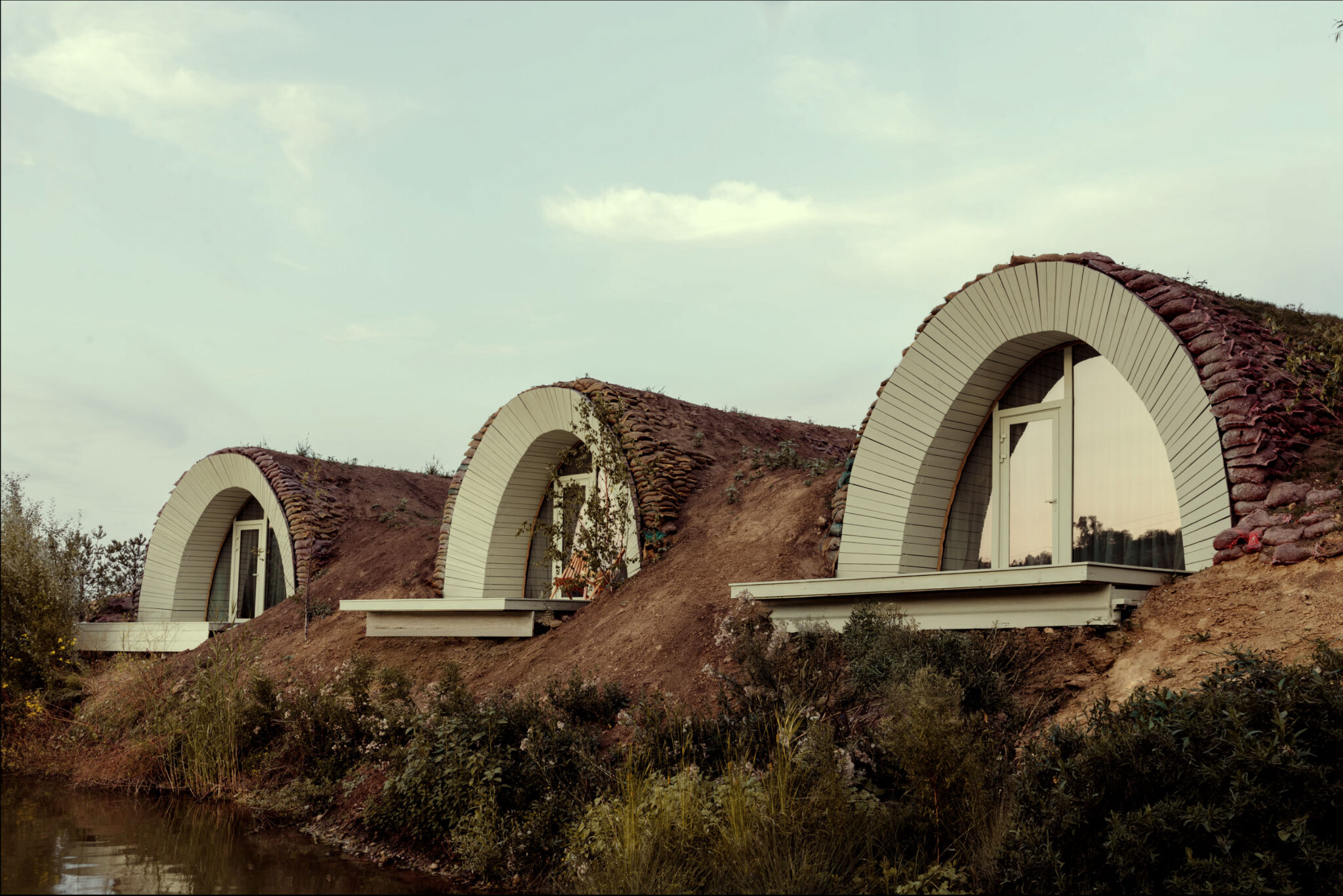 Eco-Friendly Hobbit Wake Houses Offer a Unique Lakeside Escape in ...