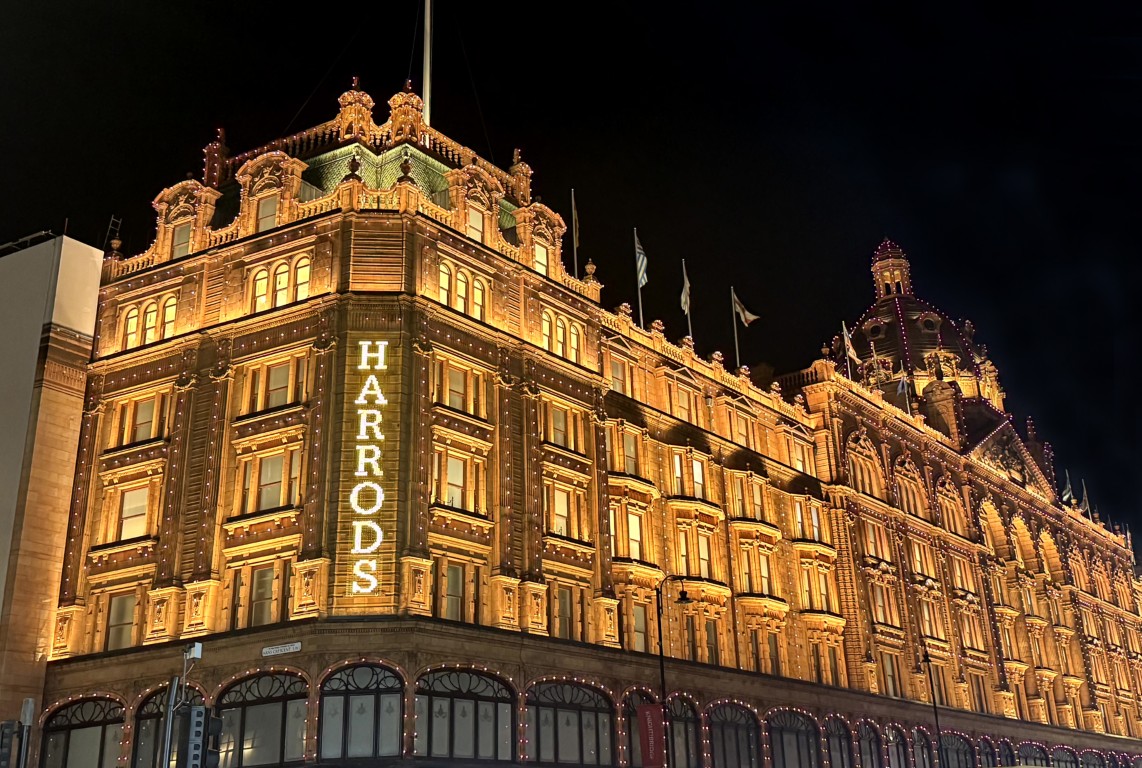 Harrods Returns to the Night Sky With a Christmas-Ready Glow Crafted ...