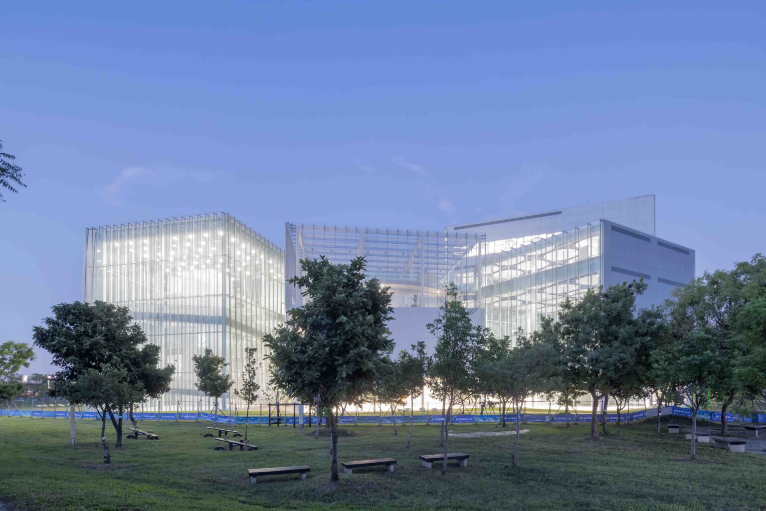 Raw Concrete and Controlled Light Define This Toronto Cliffside House ...