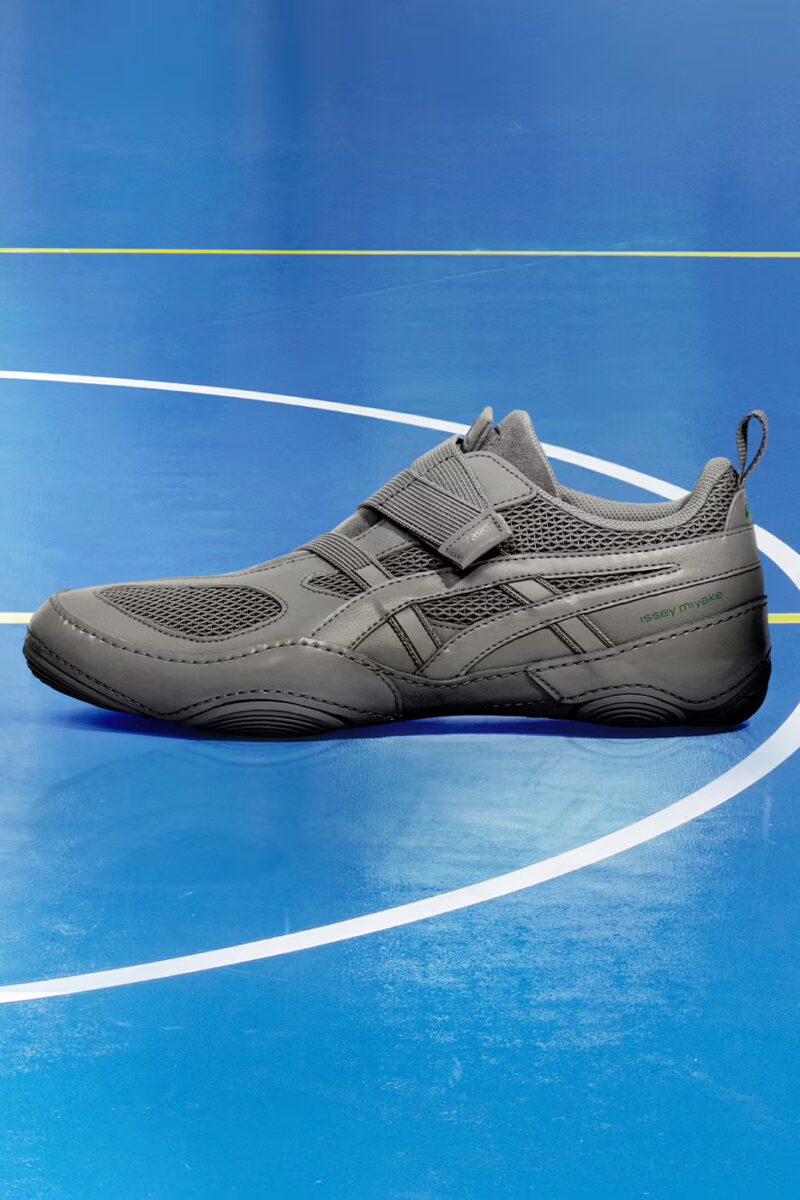 ISSEY MIYAKE FOOT Explores the ASICS Stripe and Structural Taping - D5 ...